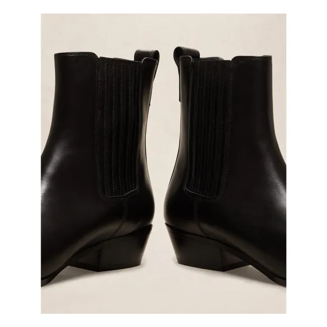 Women's boots & ankle boots: a selection of designer brands.