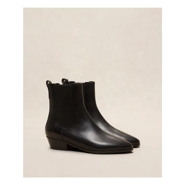 Women's boots & ankle boots: a selection of designer brands.